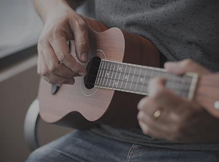 Apprendre à jouer du Ukulélé en ligne - Débutant | Skilleos | Skilleos